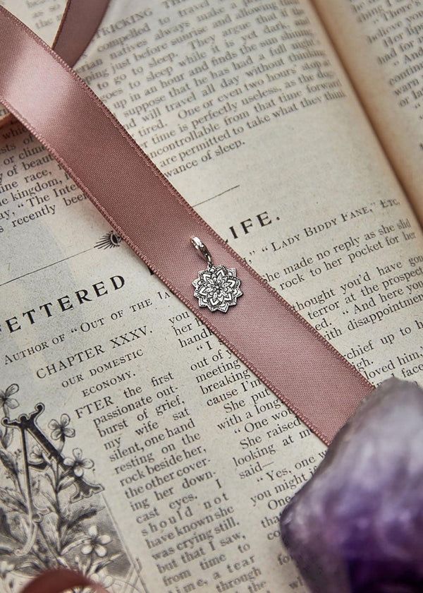 Classic Mandala Charm – Domino Style